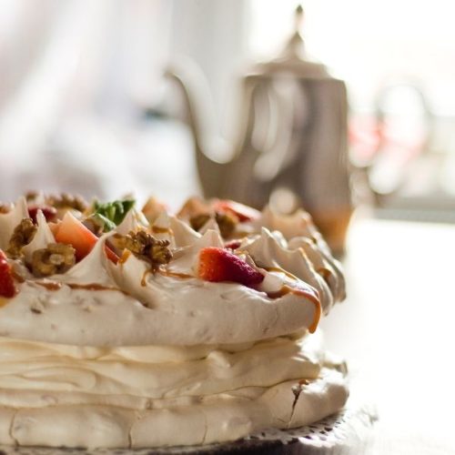 Simple Almond Dacquoise Cake Recipe - CakeRe