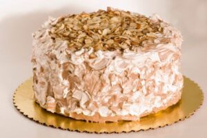 What Frosting Goes With Almond Cake? - CakeRe