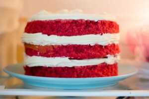 Red Velvet Strawberry Cake - CakeRe
