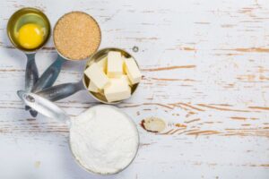 How to Use Measuring Cups in Baking - CakeRe